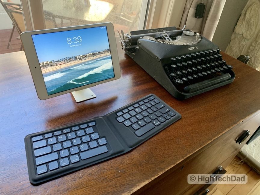 Kanex Foldable Bluetooth Travel Keyboards Bring Your Office Desk On The ...